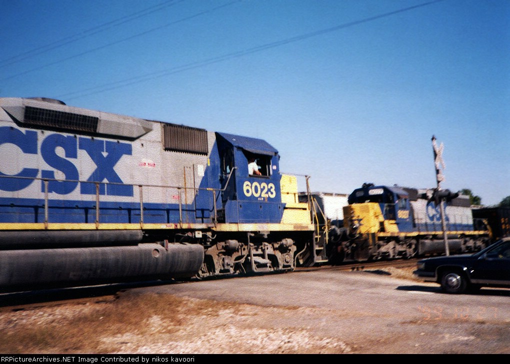 CSX 6023 meets CSX 8027 at Pulaski Street.